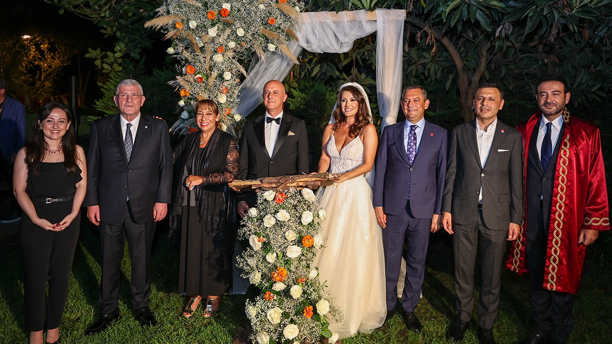 Serap Belovacıklı ve Ümit Özlale dünya evine girdi | Sol Medya